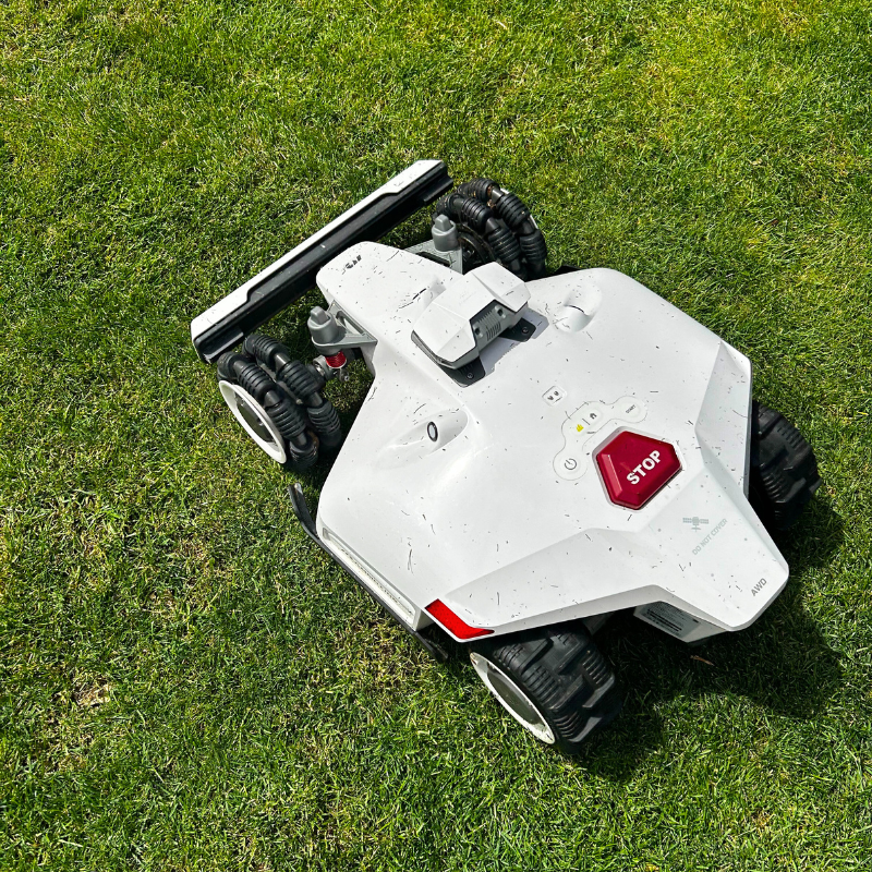 ROBOT TONDEUSE LUBA 2 - 3000 AWD RTK GNSS SANS FIL PERIMETRIQUE ROBOT TONDEUSE LUBA 2 - 3000 AWD RTK GNSS SANS FIL PERIMETRIQUE